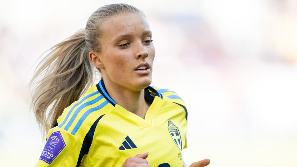 Holmberg efter debuten: "Så stolt och tacksam" - FotbollDirekt